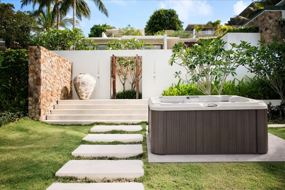 4-Person Hot Tubs - Everything You Need To Know